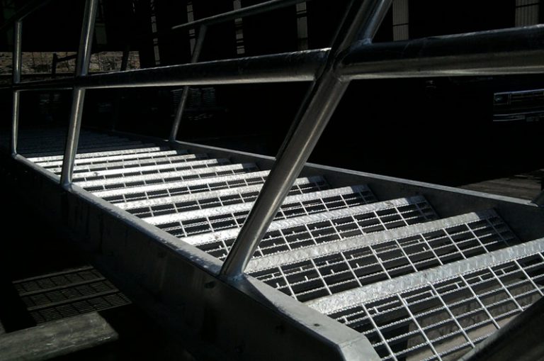 Grating Stair Treads | Metelmex